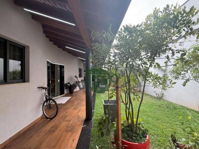 Casa com 3 quartos à venda, 225 m² por R$ 1.100.000 Terras de Santa Bárbara Santa Bárbara D&apos Oest
