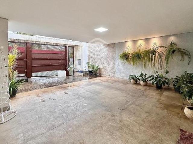 Casa com 3 Quartos à Venda, 230m², Vila Clóris, próximo à Avenida Doutor Cristiano Guimarães