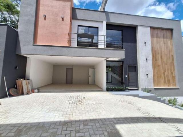 Casa com 3 quartos à venda, 241 m² por R$ 995.000 Parque Jardim da Serra Jui