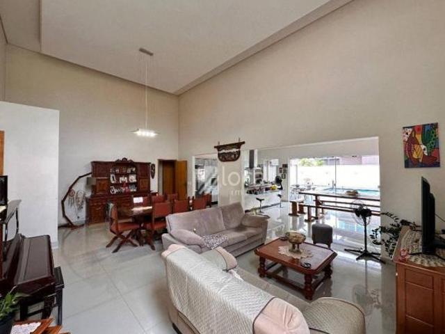 Casa com 3 quartos à venda, 241 m² por R$ 1.300.000