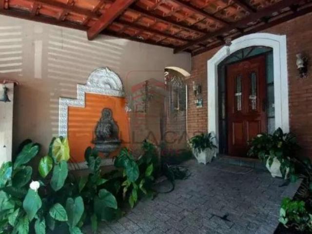 Casa com 3 quartos à venda 255m Churrasqueira Piscina e 3 vagas
