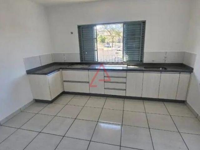 Casa com 3 Quartos à Venda, 294m² por R$790.000,00, Vila Ipiranga, Londrina PR