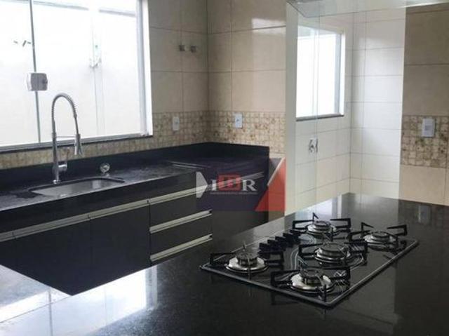 Casa com 3 Quartos à Venda, 360 m² por R$ 750.000