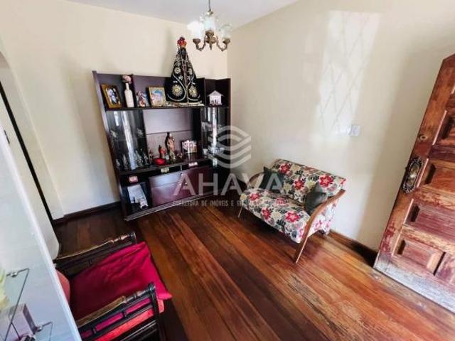 Casa com 3 Quartos à Venda 360m² Itapoã, próximo à Av. Doutor Cristiano Guimarães