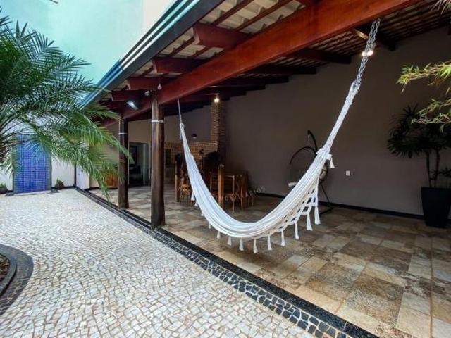 Casa com 3 quartos à venda, bairro Jardim Karaíba Uberlândia/MG