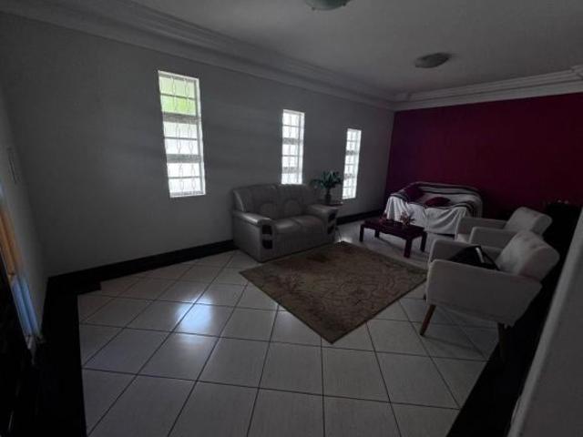 Casa com 3 quartos à venda, bairro Santa Mônica Uberlândia/MG