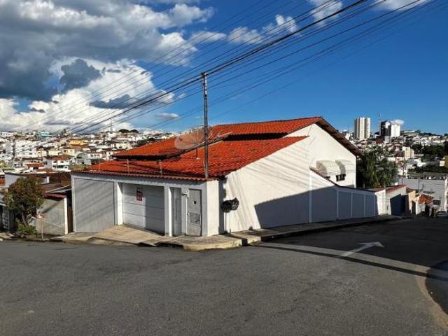 Casa com 3 quartos à venda em Varginha, no bairro Bom Pastor