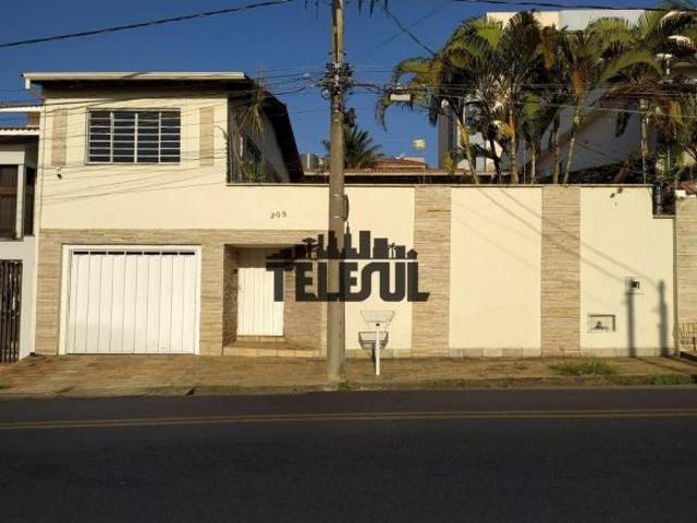 Casa com 3 quartos à venda em Varginha, no bairro Santa Luiza