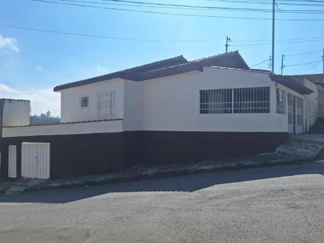 Casa com 3 quartos à venda em Varginha, no bairro Santana