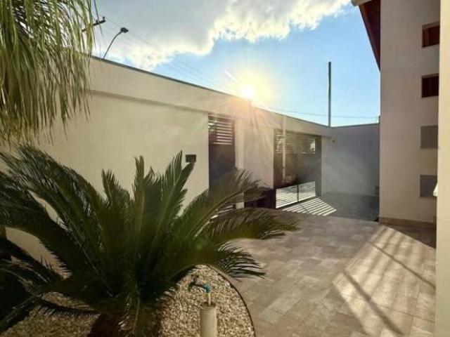 Casa com 3 quartos à venda em Varginha, no bairro Pinheiros
