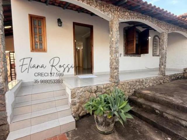 Casa com 3 quartos à venda em Varginha, no bairro Pinheiros