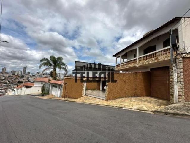 Casa com 3 quartos à venda em Varginha, no bairro Vila Registânea