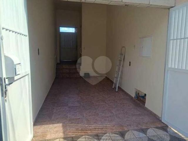 Casa com 3 quartos à venda em Vila Hortência SP
