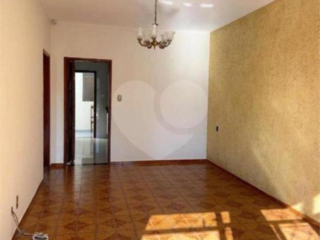 Casa com 3 quartos à venda em Anhangabaú SP