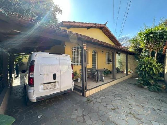 Casa com 3 quartos à venda em Belo Horizonte, no bairro Caiçaras
