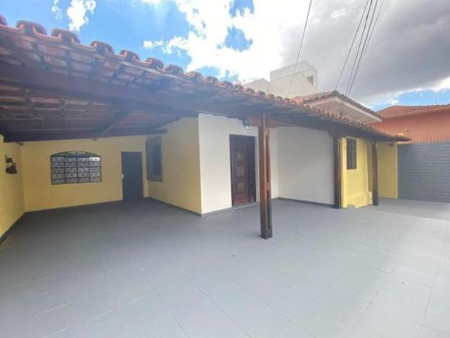 Casa com 3 quartos à venda em Belo Horizonte, no bairro Calafate