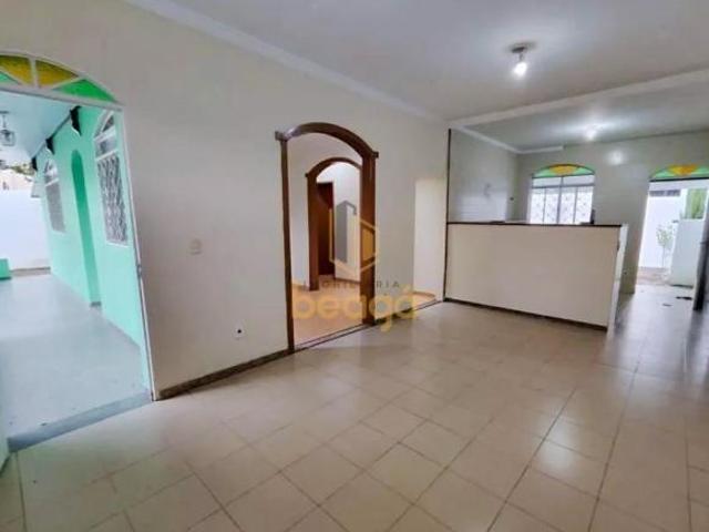 Casa com 3 quartos à venda em Belo Horizonte, no bairro Camargos