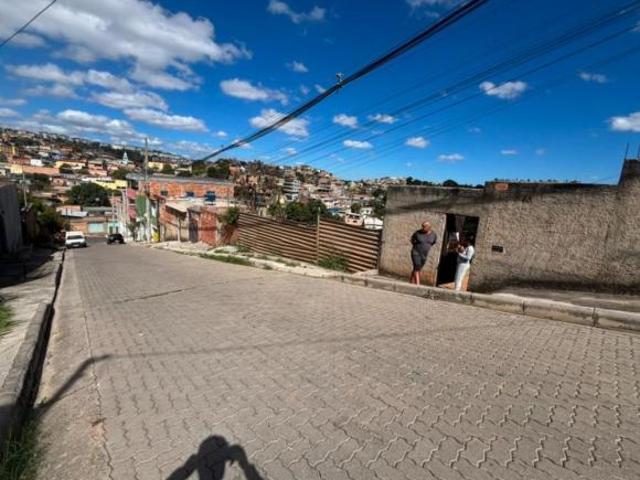 Casa com 3 quartos à venda em Belo Horizonte, no bairro Capitão Eduardo