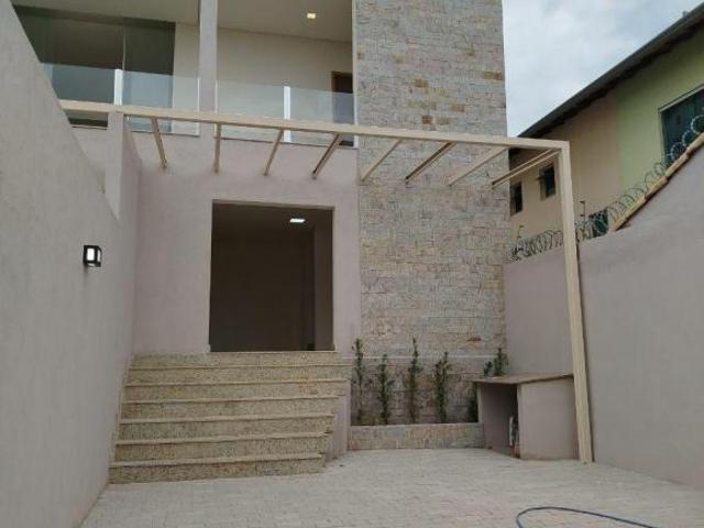 Casa com 3 quartos à venda em Belo Horizonte, no bairro Santa Rosa