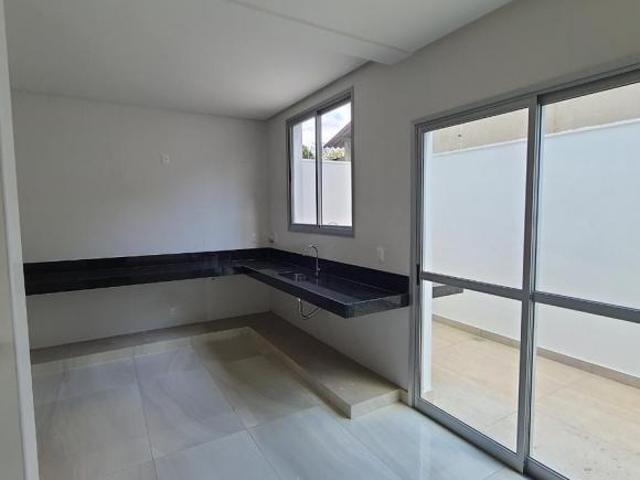 Casa com 3 quartos à venda em Contagem, no bairro Centro