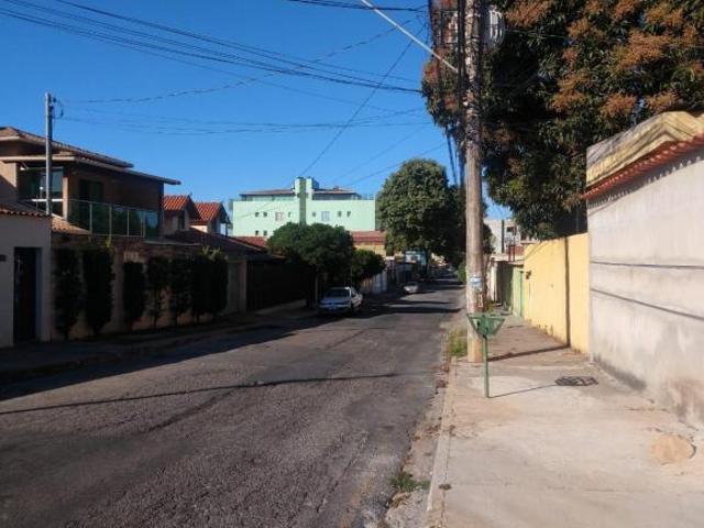 Casa com 3 quartos à venda em Contagem, no bairro Novo Riacho