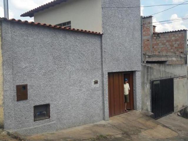 Casa com 3 quartos à venda em Contagem, no bairro Vila Pérola
