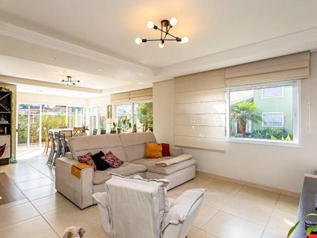 Casa com 3 quartos à venda, em condomínio, localizado no Fazendinha, 257 m² por R$ 2.450.000 Curit