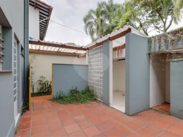 Casa à venda com 3 quartos, sendo 1 suíte, em Alto da Boa Vista, São Paulo, SP