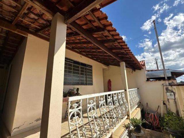 Casa com 3 quartos à venda em Nepomuceno, no bairro Vila Leolita