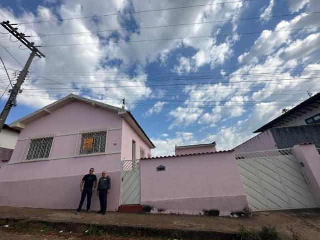 Casa com 3 quartos à venda em Nepomuceno, no bairro Centro