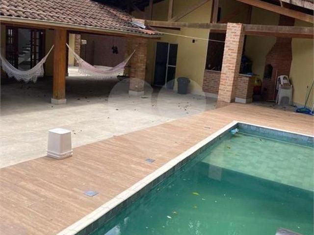 Casa com 3 quartos à venda em Roseira SP