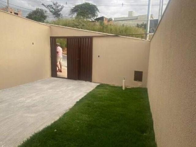 Casa com 3 quartos à venda em Santa Luzia, no bairro Novo Centro