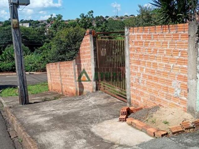 CASA COM 3 QUARTOS A VENDA NA ZONA SUL