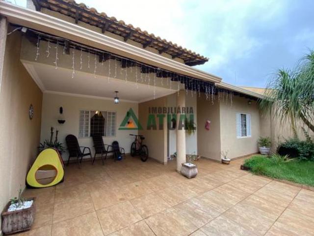 CASA COM 3 QUARTOS A VENDA NA REGIÃO LESTE DE LONDRINA