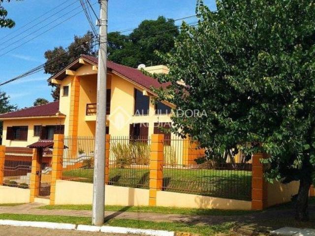 Casa com 3 Quartos à Venda no bairro Centro com 285m²