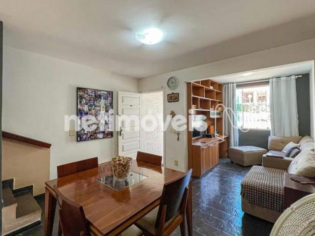 Casa com 3 quartos à venda no Santa Rosa!