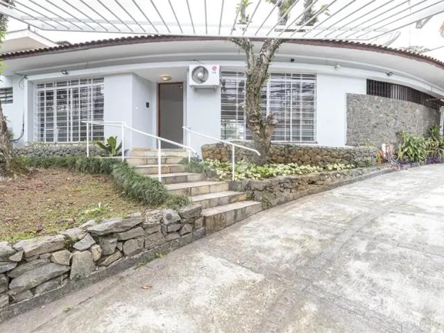 Casa com 3 quartos à venda ou para locação em Pinheiros SP