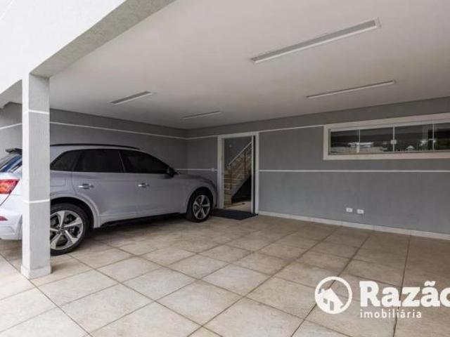 CASA COM 3 QUARTOS ÁREA TOTAL DE 318,12m² NOVO MUNDO REF 6139