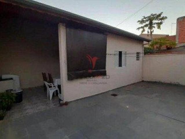 Casa com 3 Quartos, área de serviço, quintal, 3 vagas de garagem. Vila dos C.