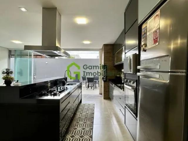 Casa com 3 quartos, área gourmet e piscina na zona sul de Rio Preto