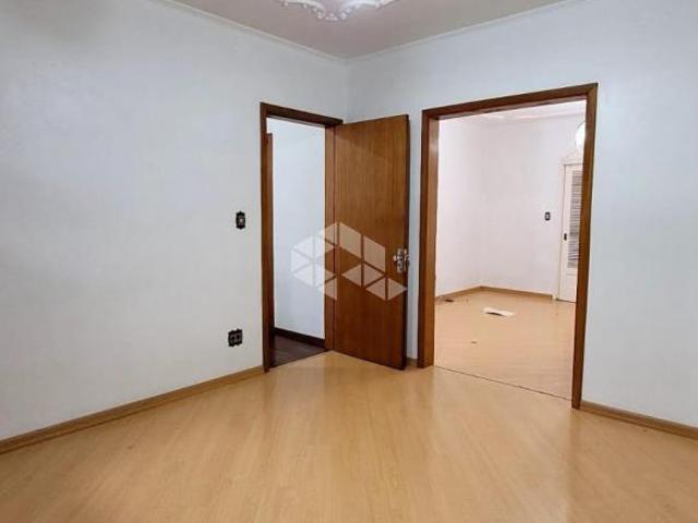 Casa com 3 quartos, bem localizada