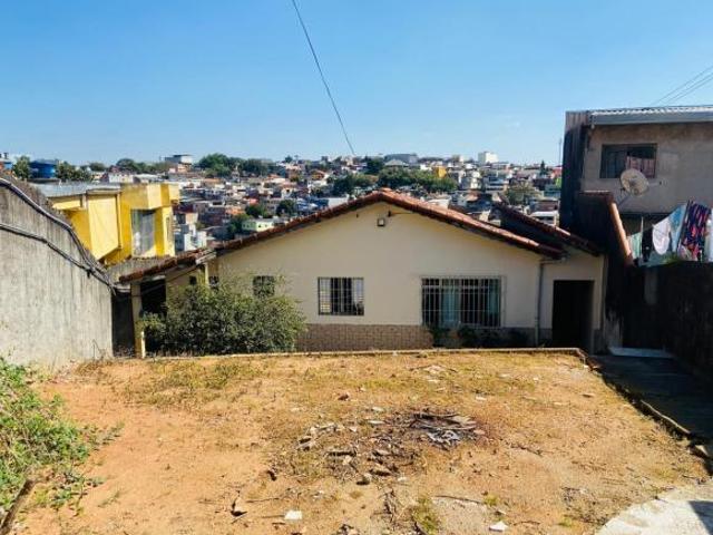 Casa com 3 quartos, garagem e quintal
