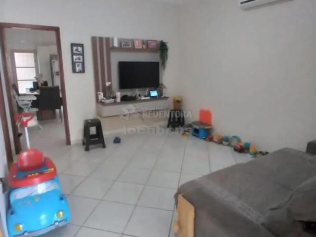 Casa com 3 Quartos / Dormitórios, 2 Garagens, Parque das Aroeiras