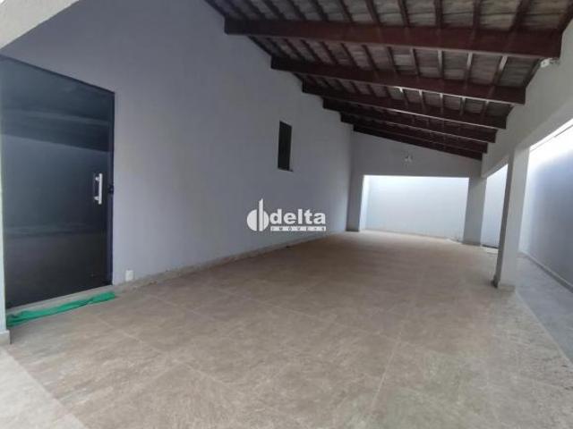 Casa com 3 quartos disponível para venda no bairro Alto Umuarama em Uberlândia MG