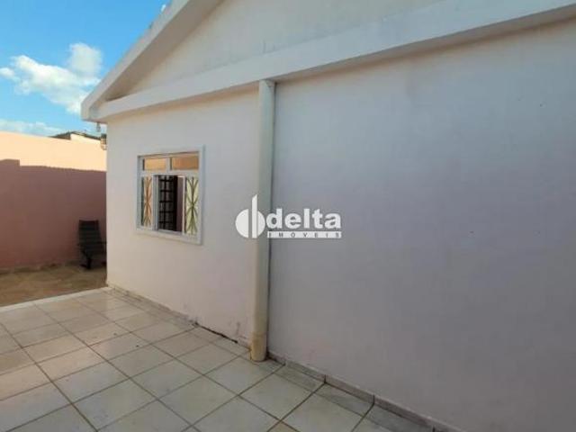 Casa com 3 quartos disponível para venda no bairro Alto Umuarama em Uberlândia MG