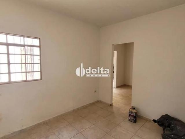 Casa com 3 quartos disponível para venda no bairro Custódio Pereira em Uberlândia MG