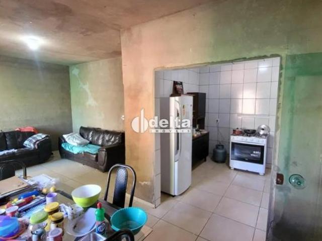 Casa com 3 quartos disponível para venda no bairro Guarani em Uberlândia MG