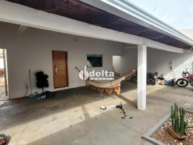 Casa com 3 quartos disponível para venda no bairro Minas Gerais em Uberlândia MG