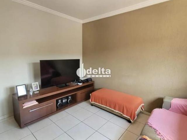 Casa com 3 quartos disponível para venda no bairro Minas Gerais em Uberlândia MG
