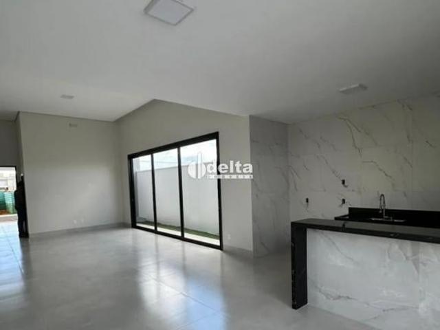 Casa com 3 quartos disponível para venda no bairro Novo Mundo em Uberlândia MG